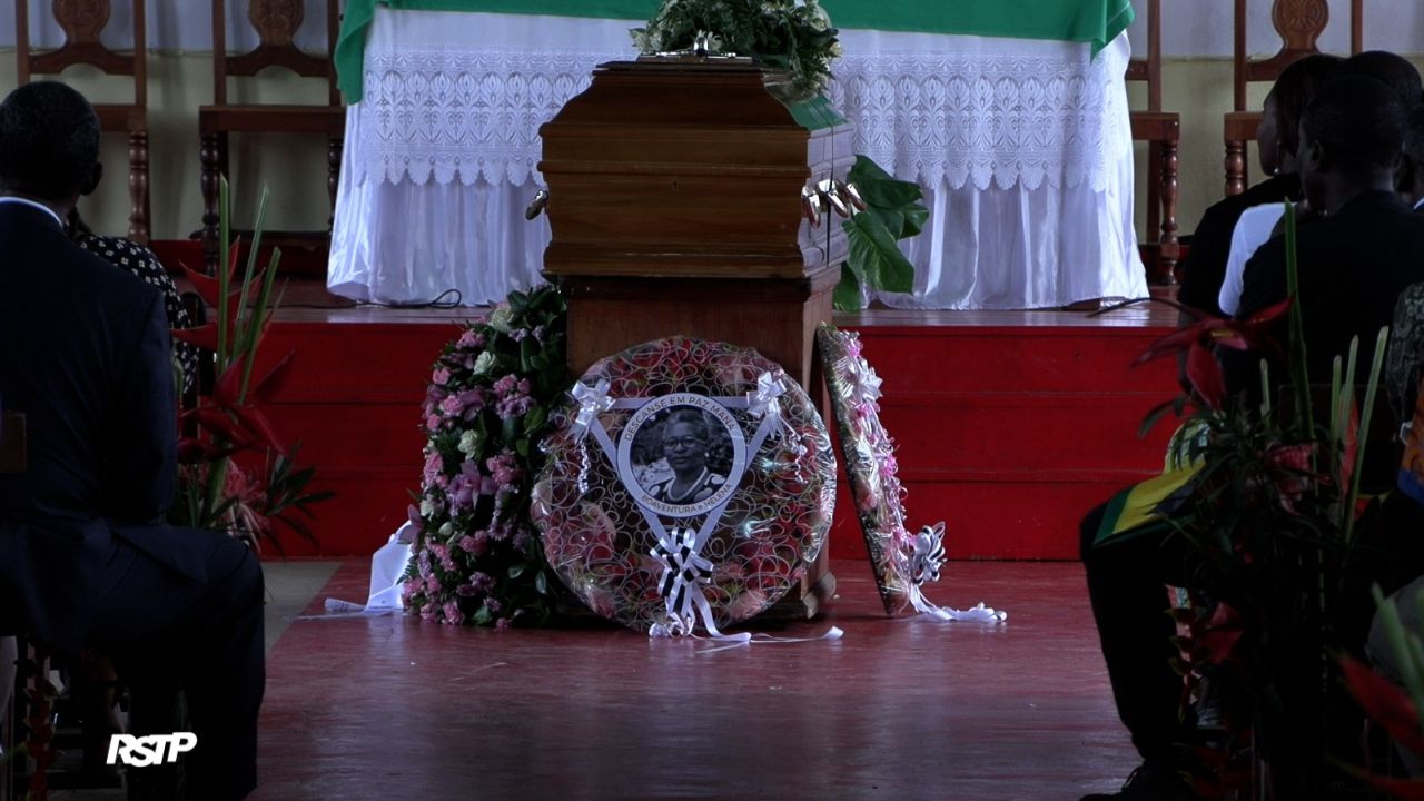 O último adeus a professora e ex-deputada Maria Edith Salvaterra Pinto