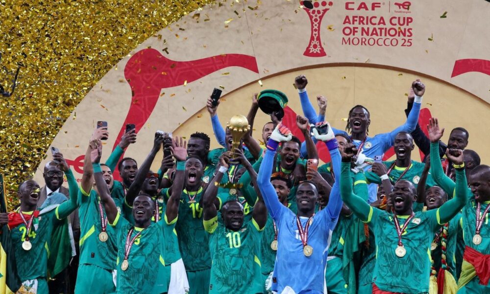 Presidente do Senegal promulga lei que duplica penas para homossexuais